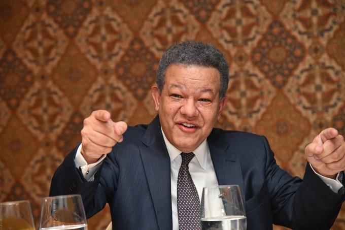 Leonel Fernández feliz al celebrar su 69 - InfoRD